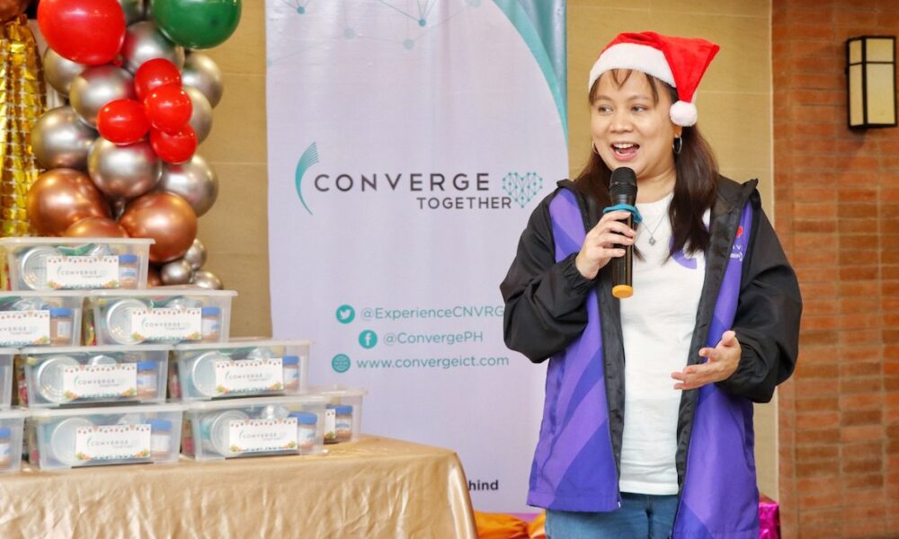 Converge engages Unang Yakap beneficiaries in gift-giving activities ...